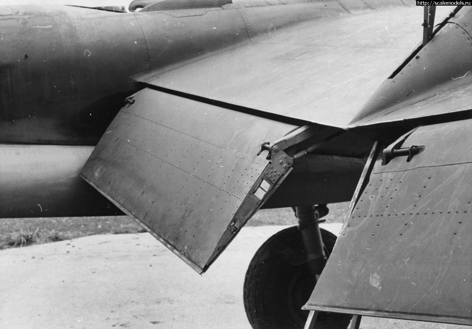 Просмотр картинки : 1673082522_the-wing-flap-mechanism-on-a-p-38 ...